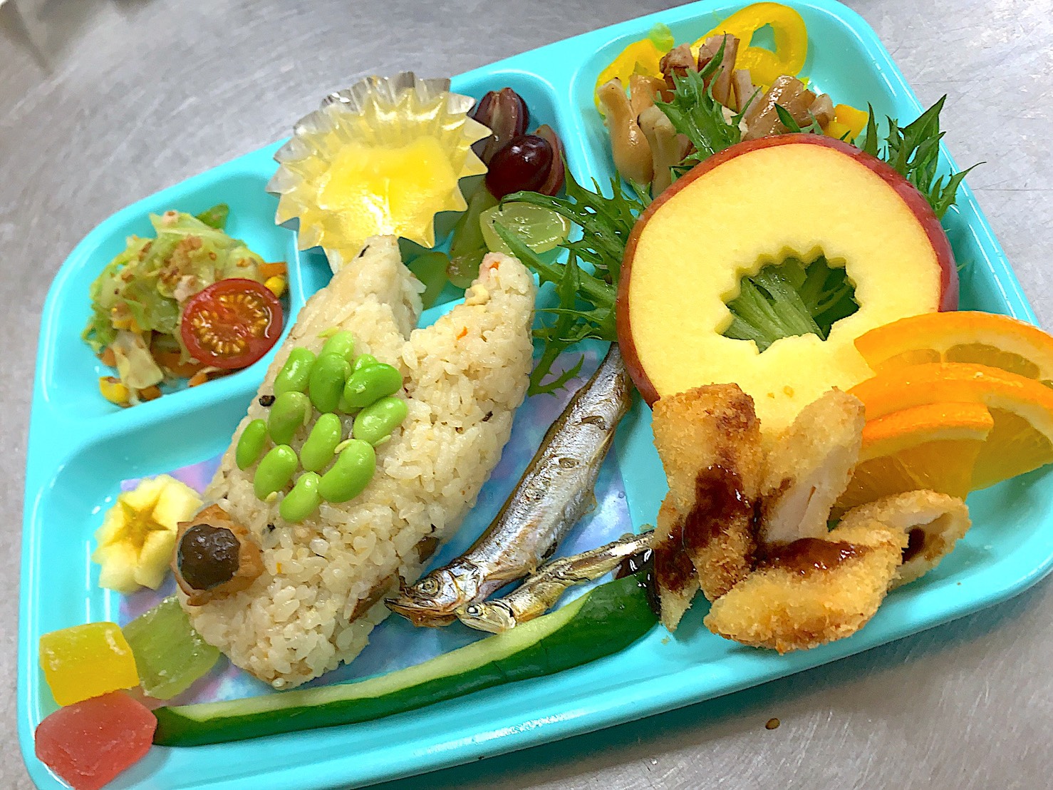 本日の給食(こいのぼりランチ)(若草おおぞらこども園) 社会福祉法人若草会 幼保連携型認定こども園 若草おおぞらこども園・幼保連携型認定こども園 若草のがみこども園・あゆみ保育園・児童